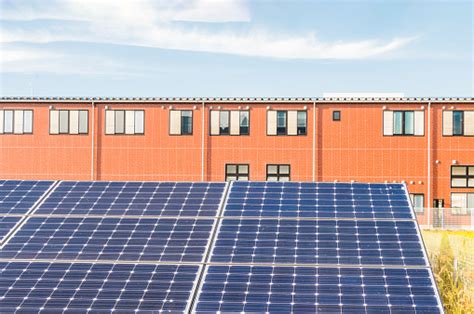 Panel Tenaga Surya Modul Photovoltaic Untuk Inovasi Energi Hijau Untuk Kehidupan Dengan Latar