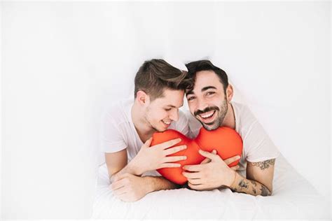 Sex ชายรักชายโรคยังพุ่งสูง อย่าลืมป้องกัน มีกันอย่างถูกวิธี ชุดตรวจ