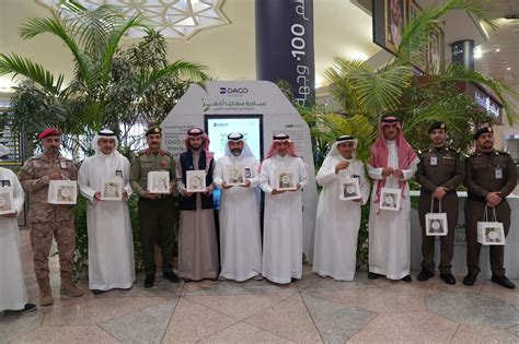 جريدة الرياض مطار الملك فهد يشرك المسافرين بزراعة مليون شجرة بإستخدام