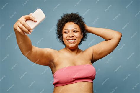 Premium Photo Waist Up Portrait Of Confident Black Woman Taking
