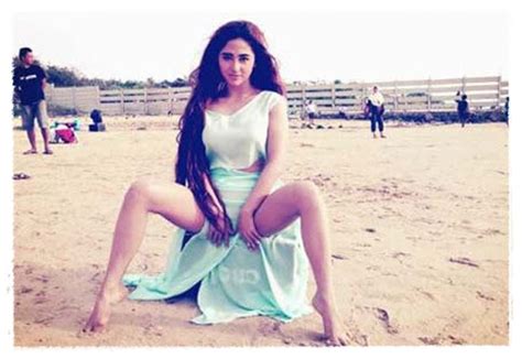 Dewi Persik Koleksi Foto Seksi Baru Update Zona Artis Lagi