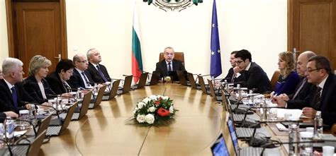 На Гълъб Донев му се видя че служебната власт е към края иска от министрите си отчети Обзор