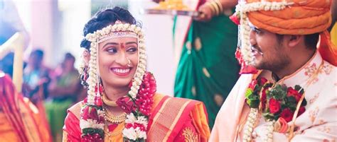हातांच्या रेषा सांगतील कसं असेल तुमचं वैवाहिक जीवन जाणून घ्या
