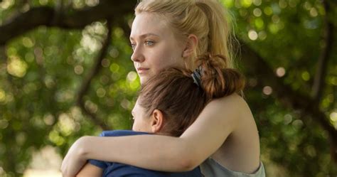 Very Good Girls Trailer Starring Dakota Fanning And Elizabeth Olsen
