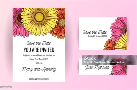 거베라의 꽃과 결혼식 초대 장 세트입니다 흰색 배경에 A5 결혼식 초대 디자인 템플릿입니다 자연 분홍색과 노란색 카드 디자인 템플릿입니다 웨딩 스위트에 날짜 카드를