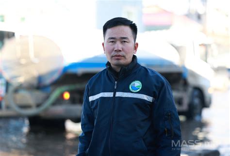 С Батсайхан Суурьшлын бүс учраас суваг татах боломжгүй усыг соруулж байна