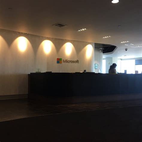 Photos At Microsoft Lincoln Square Electronics Store In Bellevue