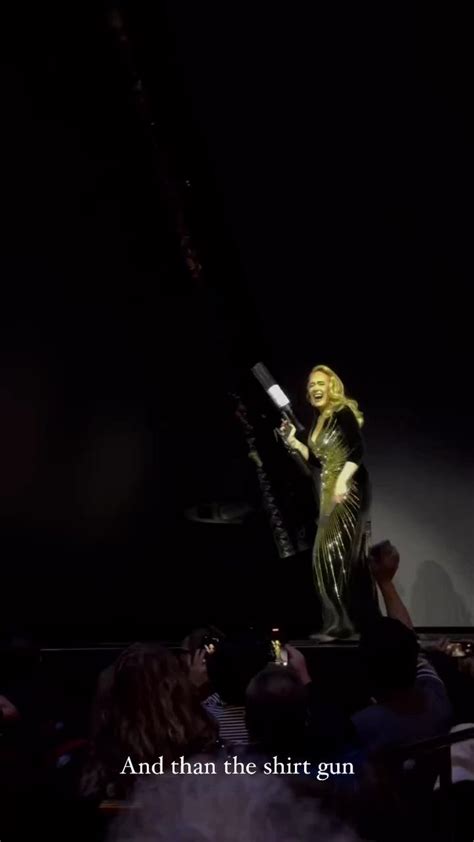 Adelettes On Twitter 🎄👕adele Adele On Stage With Her Tshirt Gun On Stage Tonight 👕