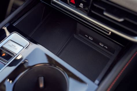 Automakers Vary In Changeover To Faster Usb C Ports Automotive News Canada