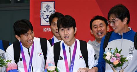 이강인 금메달 깨무는 건 옛날 포즈 [사진]