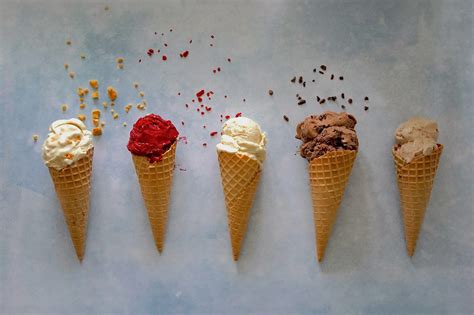 Ice Gelato Seni Dingin Yang Meleleh Di Lidah Dan Pecinta Manis