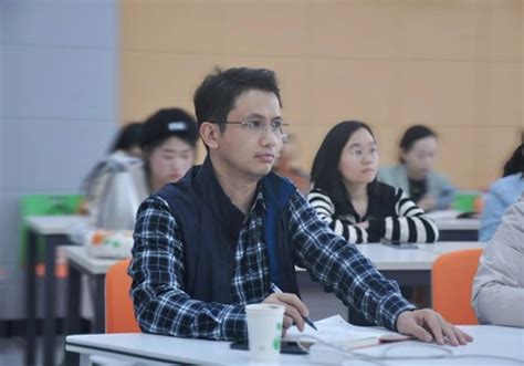 全国电子商务职业教育教学指导委员会常务副主任陆春阳教授来商学院作学术报告 商学院
