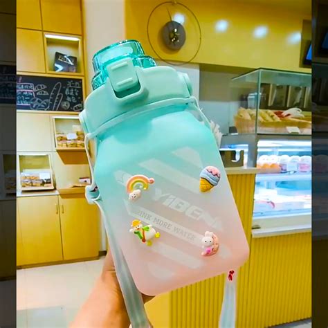 ถ้วยน้ำสี่เหลี่ยม ขวดน้ำ ขวดน้ำกีฬาไล่โทนสี ขวดน้ำฟาง ขวดน้ำ 2l ถ้วยน้ำกระโดด ปิดผนึกและ