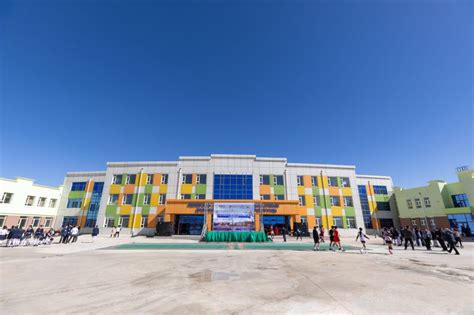 1 200 хүүхдийн сургууль 200 хүүхдийн цэцэрлэг хүлээлгэн өглөө “Оюу толгой” компанийн хөрөнгө