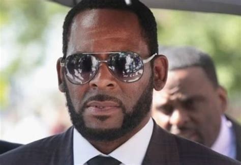 Арестуваха Ар Кели в Чикаго за секс престъпления