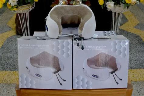 ผู้แทน Kasset มอบของที่ระลึกให้ผู้เกษียณอายุราชการ ของ Ryt9