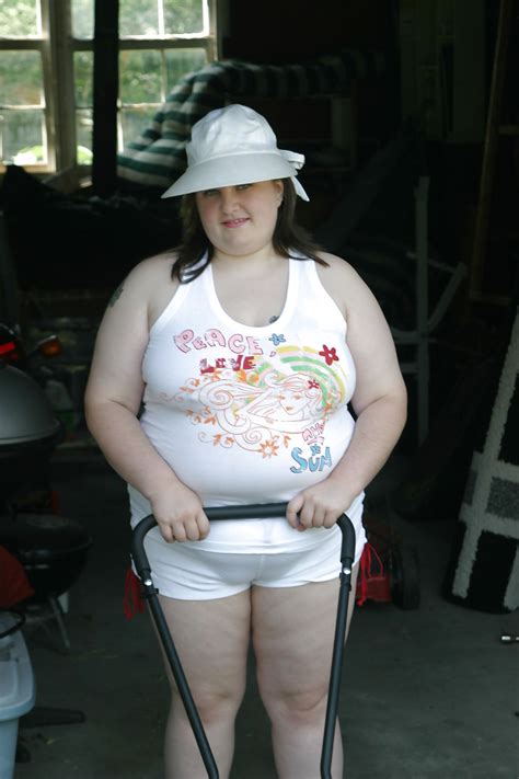 Kaylee Nude Lawn Mowing Porn Pictures Xxx Photos Sex Images