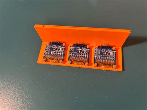 Case For 3 Oled Ssd1306 Displays And Esp32 Chip By Chuckborismakerworld