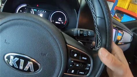 기아자동차 니로 Ev 신형 차량에 비가오는날 자동으로 와이퍼가 동작하는 레인센서 모듈 업그레이드와 후진시 자동비상등 후깜모듈 전장 업그레이드를 완료한 영상입니다 Youtube