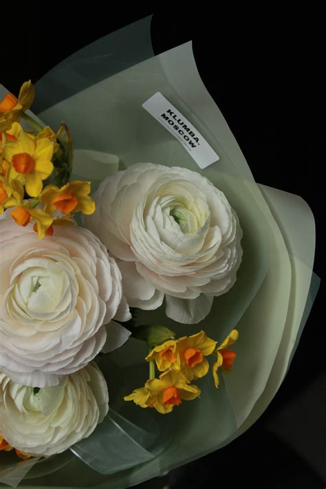 Заказать Солнечный букет с нарциссами М с доставкой в Москве