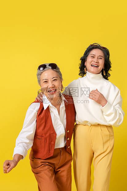 快乐时尚的老姐妹俩高清图片下载 正版图片507658858 摄图网
