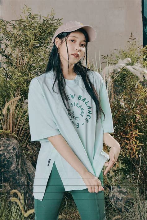 익스트림무비 아이유 뉴밸런스 뉴화보