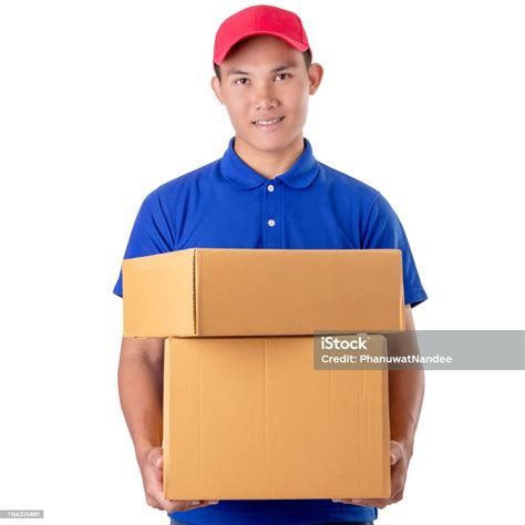 아시아 배달 남자는 흰색 배경에 고립 된 갈색 소포 또는 골판지 상자를 수행 갈색에 대한 스톡 사진 및 기타 이미지 갈색 고객 공란 Istock