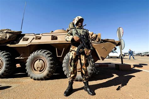 الجيش الجزائري ضبط 5 عناصر دعم للجماعات الإرهابية و121 مهاجرا غير شرعي