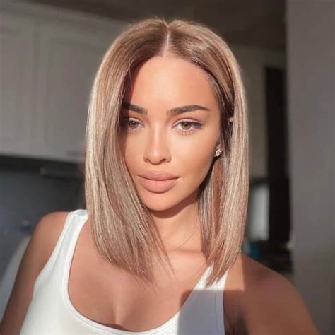 12 Adorable Ideas For Middle Part Bob In 2025