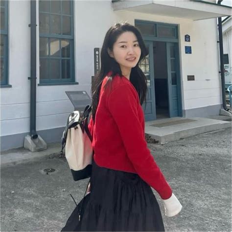 류이서 신발 치마에어울리는 아디다스 운동화는 네이트뷰