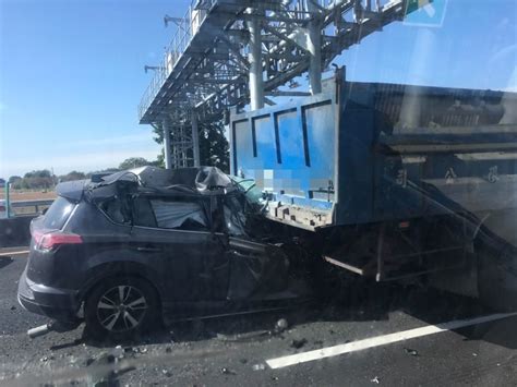 國1休旅車追撞貨車 駕駛受困慘死 Yahoo奇摩汽車機車