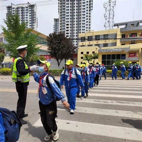 站好护学岗武山公安交警为复学师生保驾护航 周边 路段 交通指挥