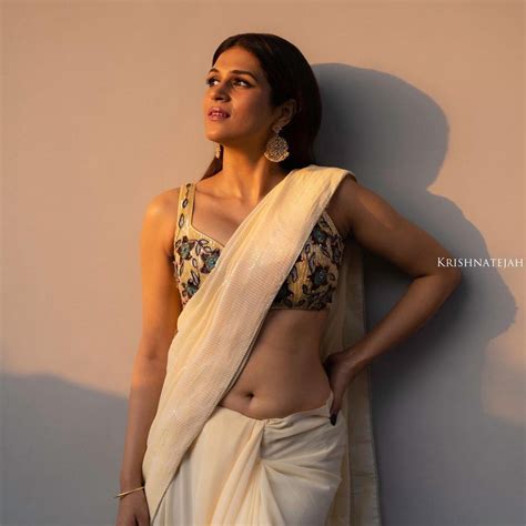 Shraddha Das Beautiful Pics In Saree Tracktollywood