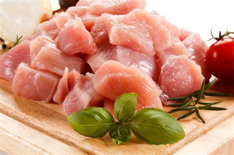 生鸡胸肉图片 新鲜两个生鸡胸肉与香料素材 高清图片 摄影照片 寻图免费打包下载