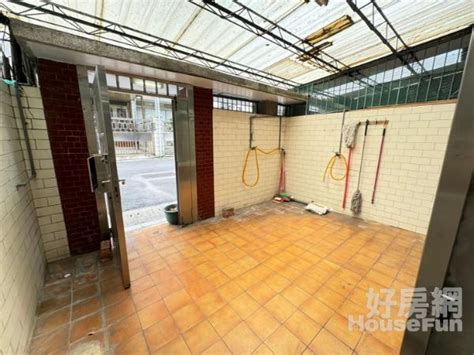 ️北投國中邊間一樓庭院~0971002032 台北市北投區溫泉路 公寓 出售 東森房屋 好房網買屋
