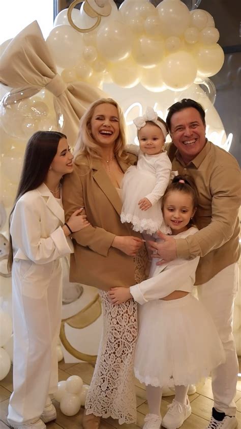 Наша Адель 🩷 Наша маленька доросла крихітка З першим днем народження тебе Так багато «вперше