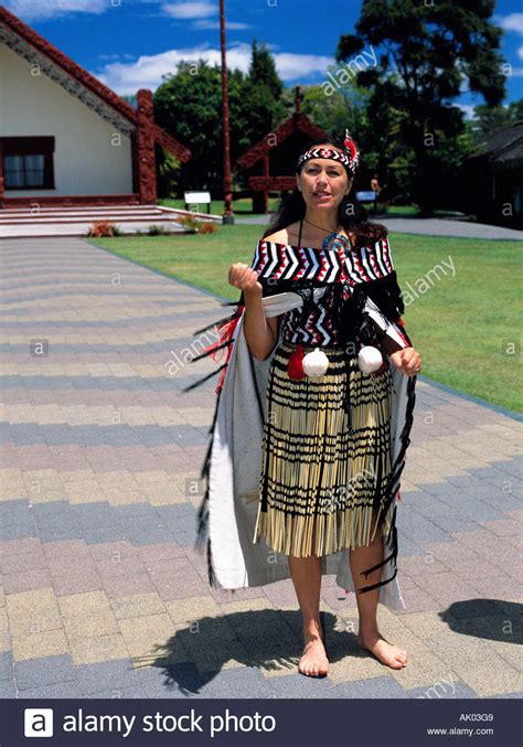 Traditional Maori Clothes Traditional Maori Textiles Yymnn