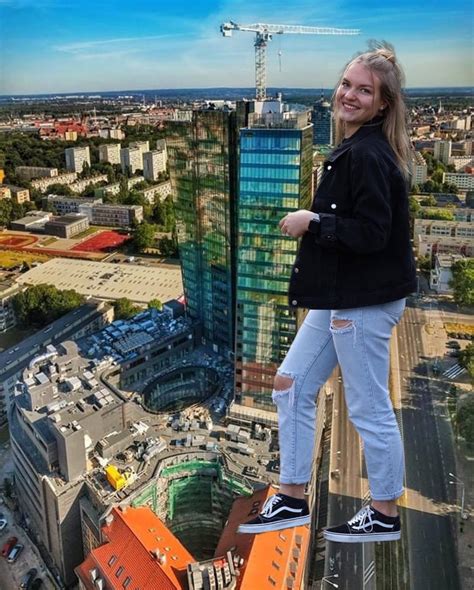 Giantess Woman 70 Feet By Gtscolosal On Deviantart