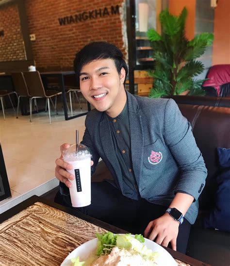 ครูหล่อ บอกต่อด้วย ครูบอย สอนการตลาด วิทยาลัยอาชีวศึกษาดรุณาราชบุรี