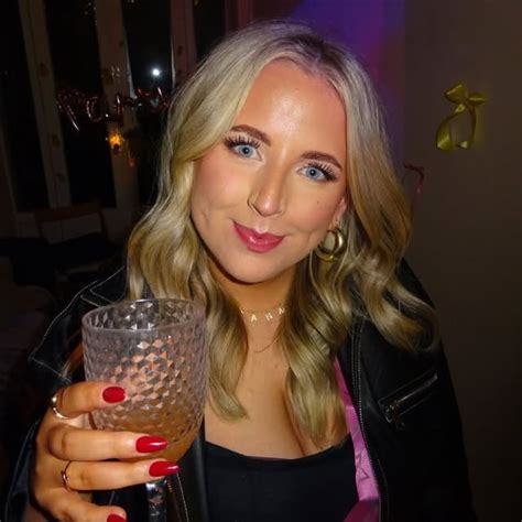 Hannah Gray Hannahgray Y • Threads Say More