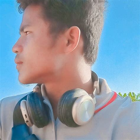 မင်းထက်ပိုမိုက်တယ် မင်းထက်ပိုမိုက်တယ်