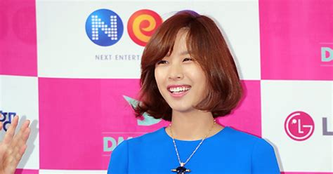 [md포토] 조윤희 바람때문에 치마가 계속