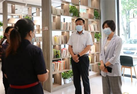 王建明表示政协委员将继续支持全民阅读及书香崇川品牌建设为提升崇川城市品质贡献政协智慧和力量