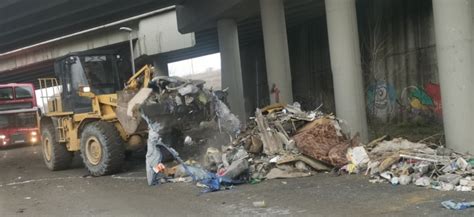 ЈП КОМУНАЛНА ХИГИЕНА СКОПЈЕ ОТСТРАНИ 150 КУБНИ МЕТРИ ОТПАД ОД ДИВА ДЕПОНИЈА ВО ОПШТИНАТА ШУТО