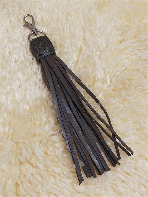 Брелок підвіс на сумку шкіра — ціна 115 грн у каталозі Підвіски Купити аксесуари за доступною