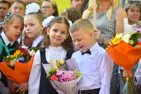 Торжественная линейка в День знаний в школе №1002 в Солнцево Агентство городских новостей