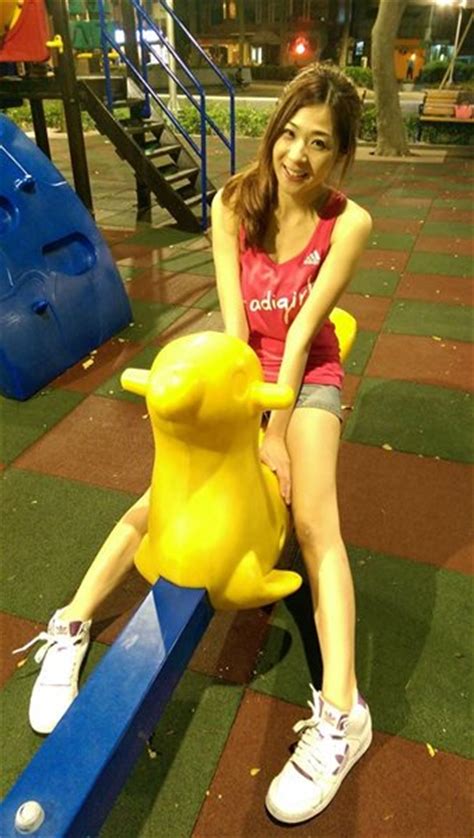 社區互聯網 正妹美女 假日一早美女主播朱芳君 大秀細長美腿 15p