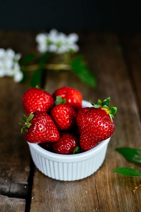 Особенности выращивания клубники в открытом грунте 食べ物のアイデア 食べ物の写真 ストロベリースムージー