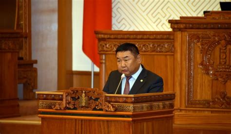 Д Ганбат 2023 оны төсвийн төслийг яаралтай буцаах хэрэгтэй