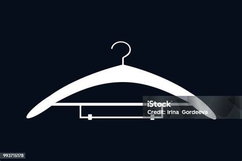 현실적인 나무 옷걸이입니다 코트 스웨터 드레스 스커트 바지에 대 한 디자인 서식 파일 그래픽 광고에 대 한 레이아웃 걸이 장비에 대한 스톡 벡터 아트 및 기타 이미지